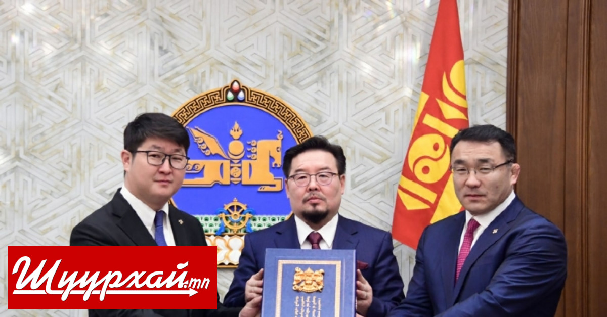 УИХ ын дарга Г Занданшатар Нийслэлийн Эрх зүйн байдлын тухай хуулийн эх бичвэрийг хотын